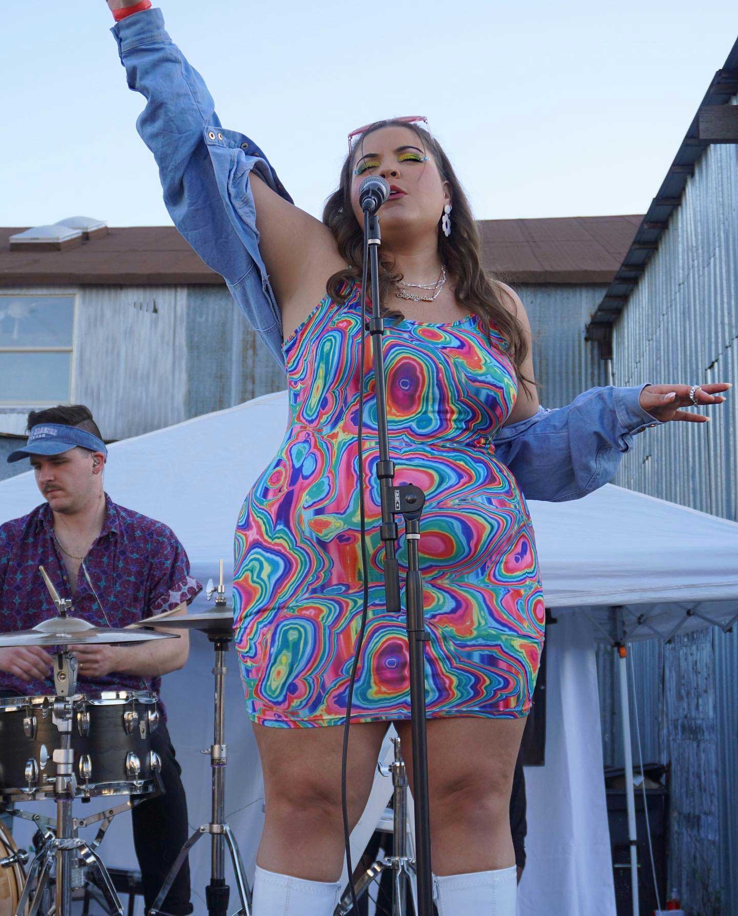 Thanks to Elle Baez, Body Positivity Has a Soundtrack